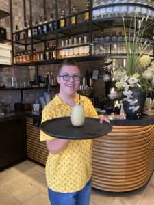 Hartenwens: Johan van Laar draait mee in restaurant Gouds Glas ...